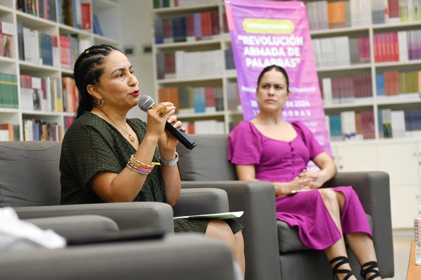 Presentan UNACH el libro “Revolución armada de palabras”, de la autoría de Patricia de los ...